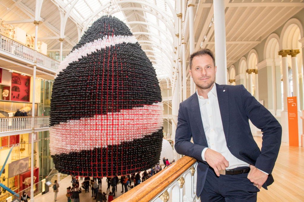 Giant sculpture featuring 25,000 balloons provides highlight for ...